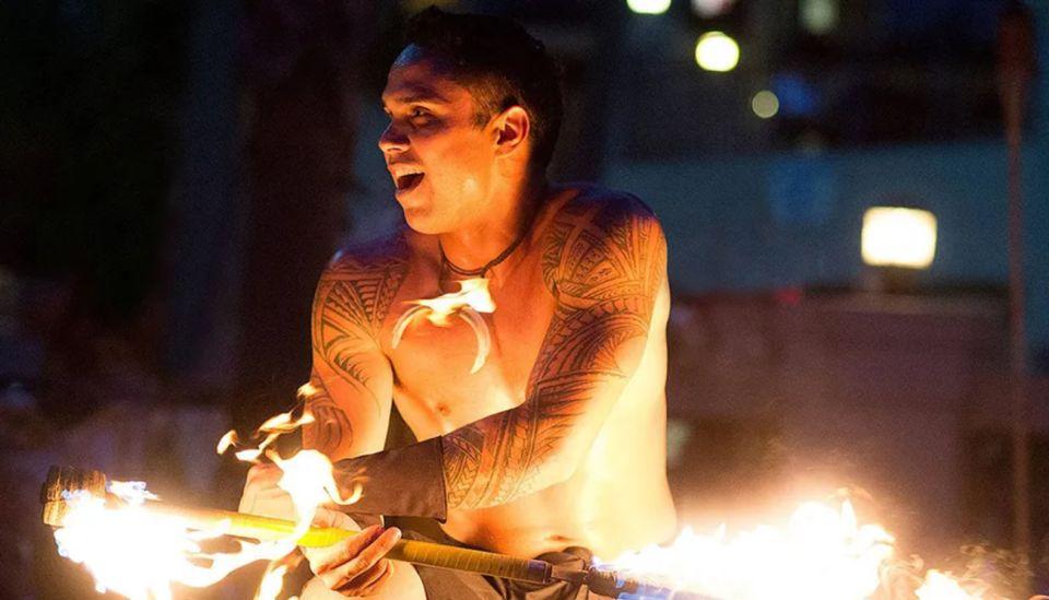 מופע אש פוליזני מסורתי (Orlando: Polynesian Fire Luau) אורלנדו ארה"ב